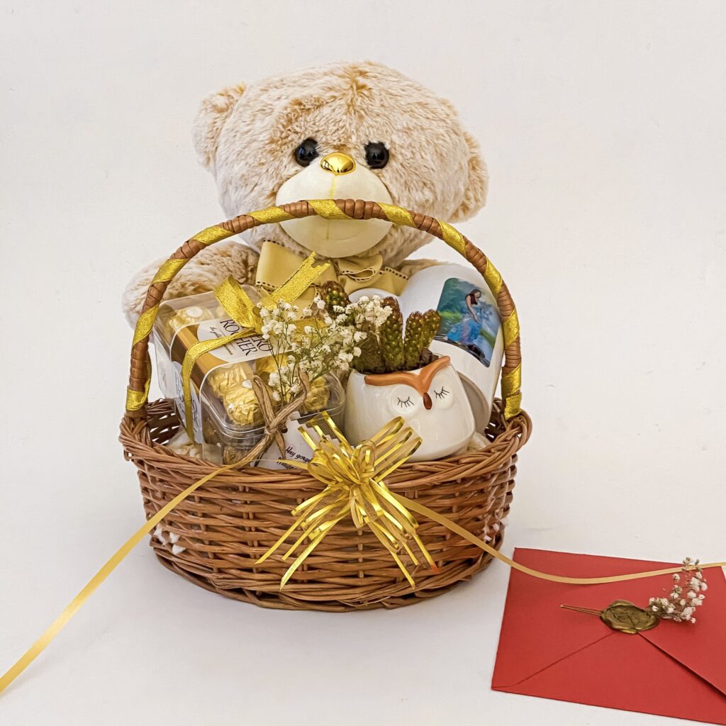 Elegant Celebrity Gift Hamper
