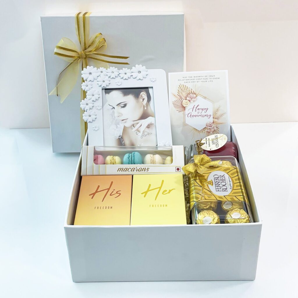 Buy Anniversary Gifts For Couple | Anniversary Gift Ideas For Couples